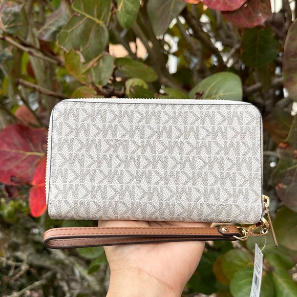 Michael Kors | Bags | Michael Kors Jet Set Travel Multifunction Large ...